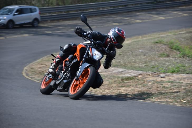 KTM 200 Duke Price, Images, Features, Mileage, Colours & Reviews | Autocar India